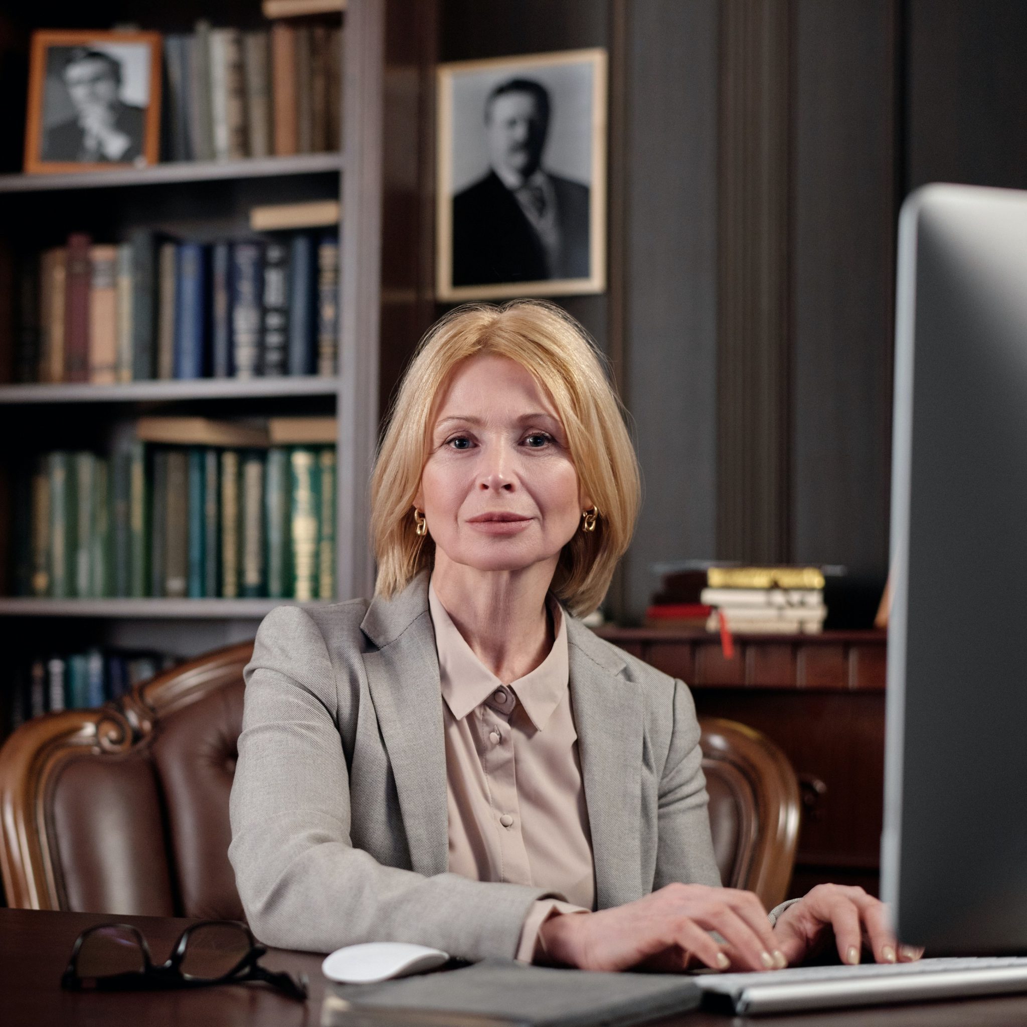 KINDS OF ADMINISTRATIVE STAFF SKILLS THAT MUST HAVE - Universitas ...