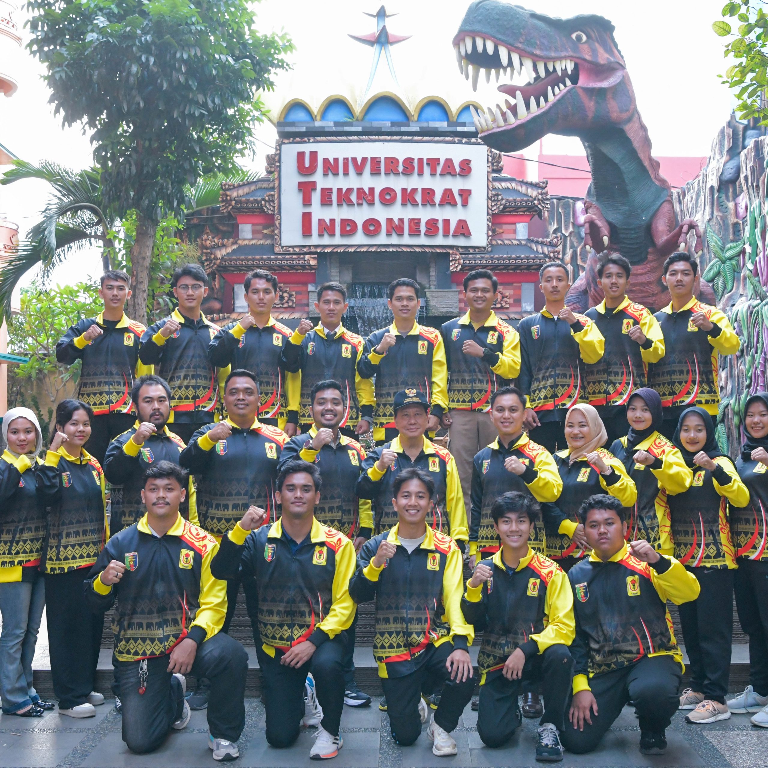 Rektor Universitas Teknokrat Indonesia Nasrullah Yusuf Lepas Atlet ...